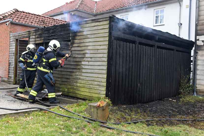 Gasbrænder antændte skur